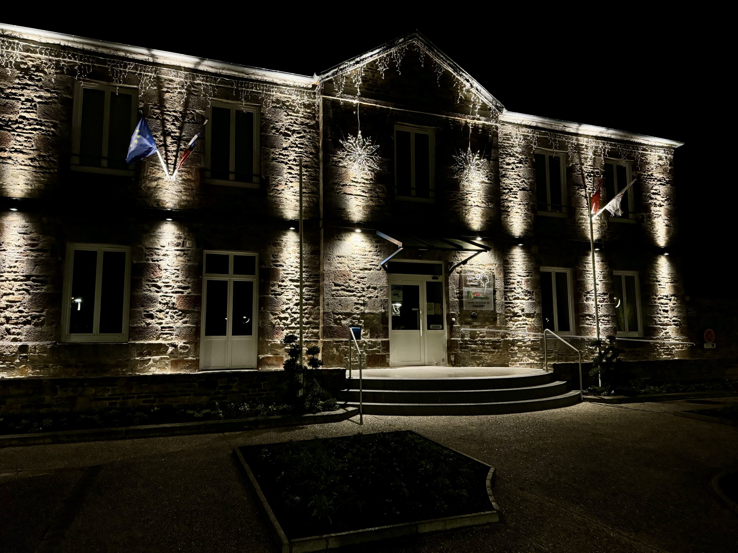 Notre mairie déléguée est de nouveau lumineuse ! – commune-vaudry.fr